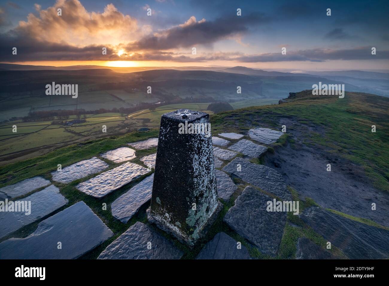 Sunrise over Wildboarclough from Shutlingsloe Summit, Cheshire, England ...