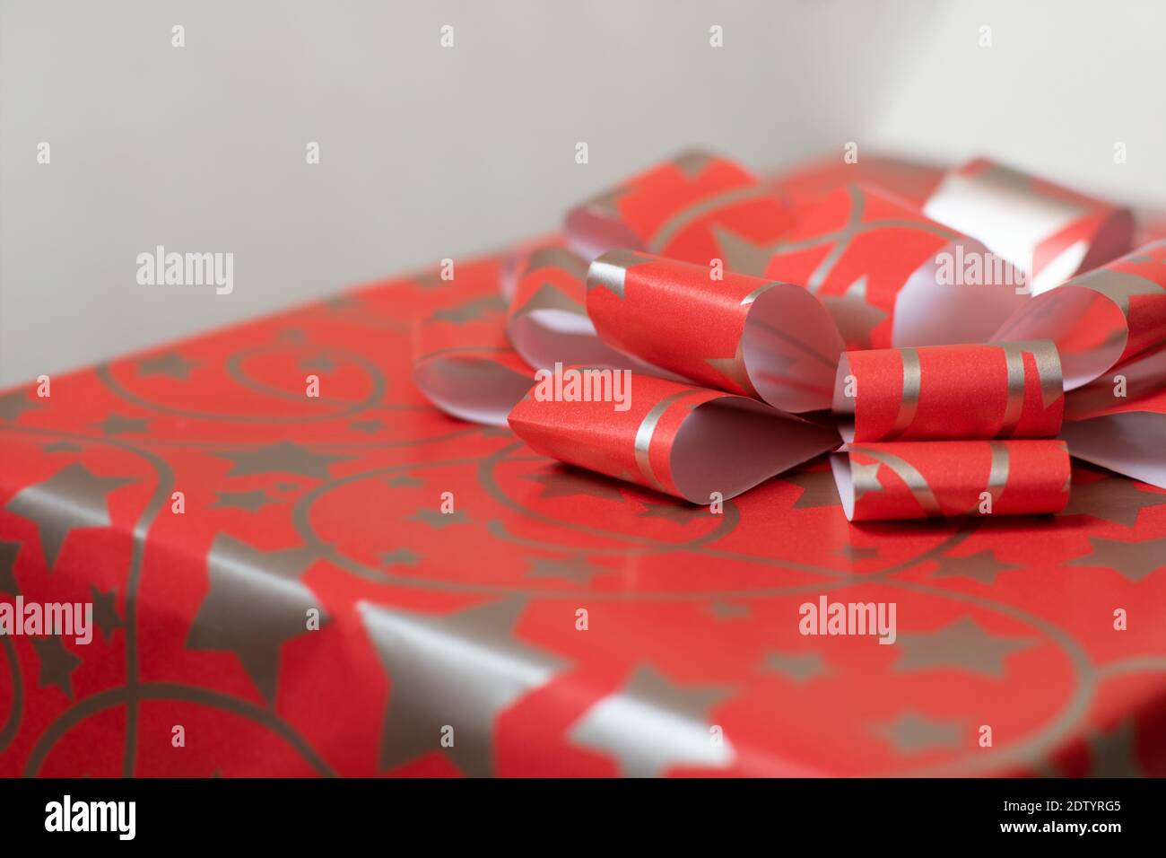 Red box gift decorated hi-res stock photography and images - Alamy