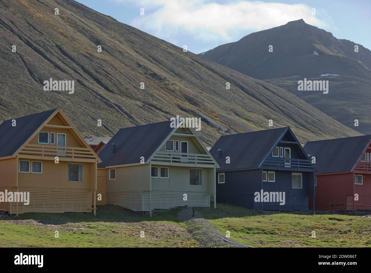 Traditional colorful wooden houses on a sunny day in Longyearbyen ...