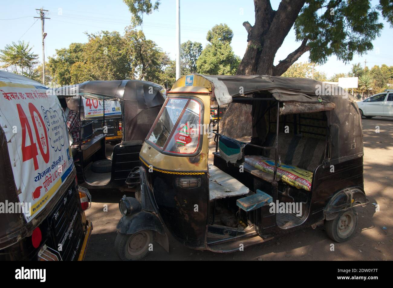 Motorized rickshaws hi-res stock photography and images - Alamy
