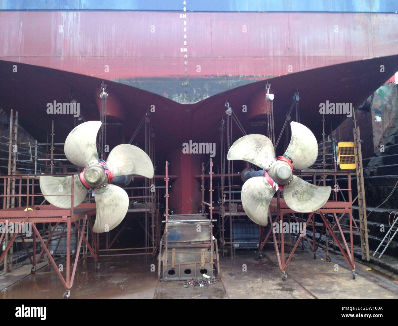 Keel blocks hi-res stock photography and images - Alamy