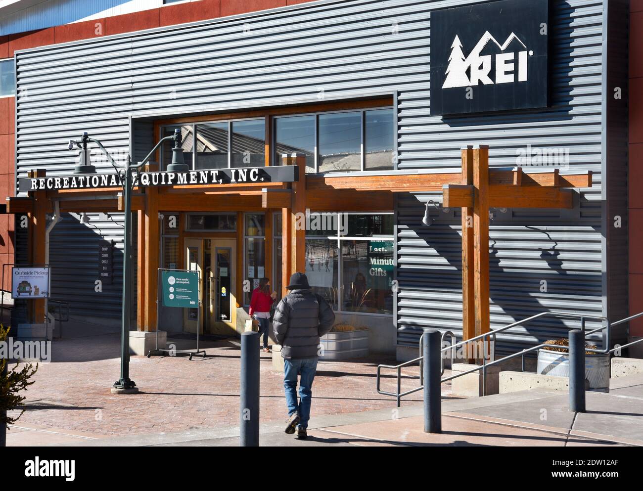 Rei store hi-res stock photography and images - Alamy