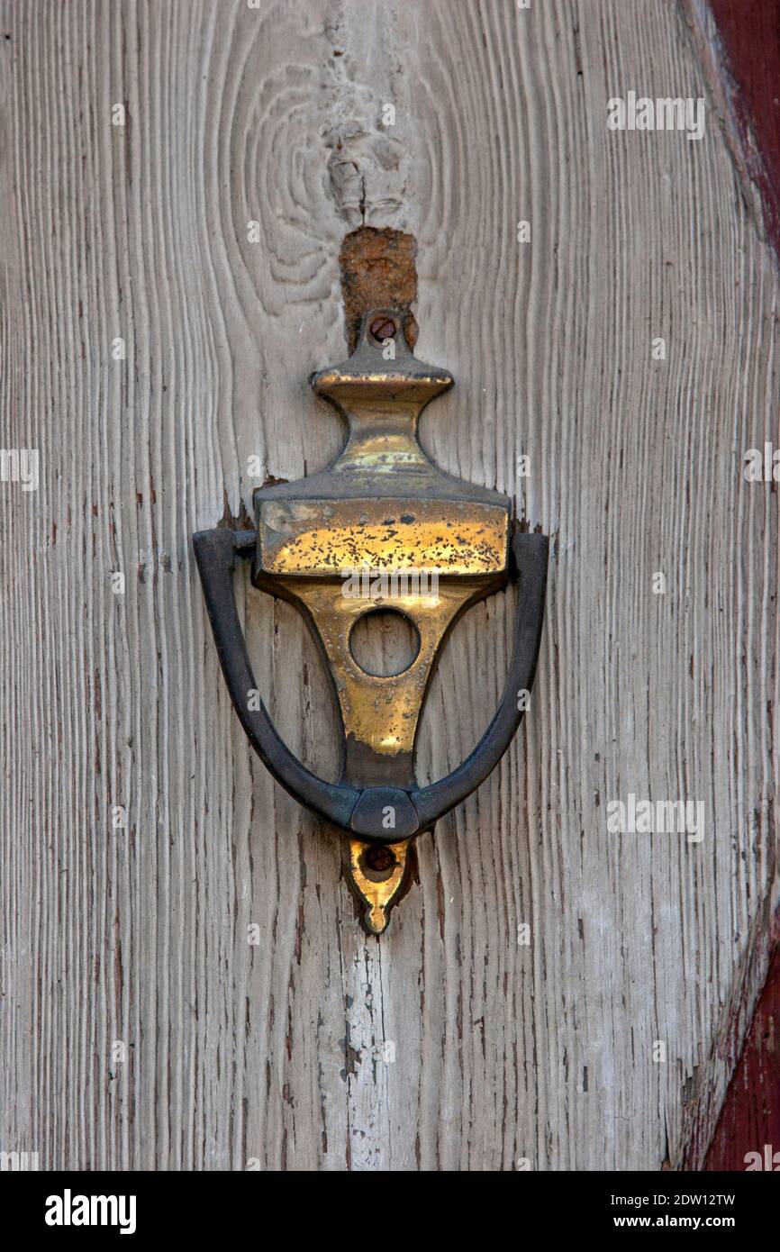 old ottoman wooden door with metal handle knocker Stock Photo - Alamy