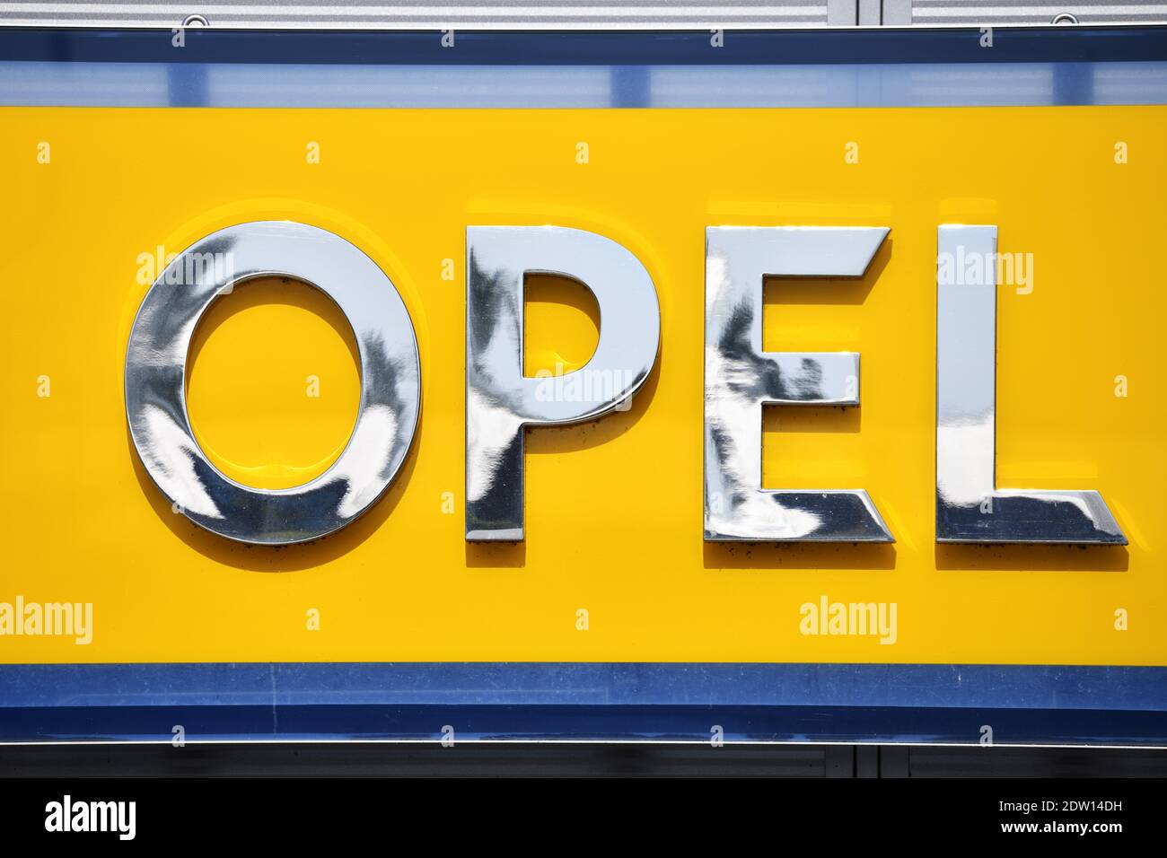 Opel schild hi-res stock photography and images - Alamy