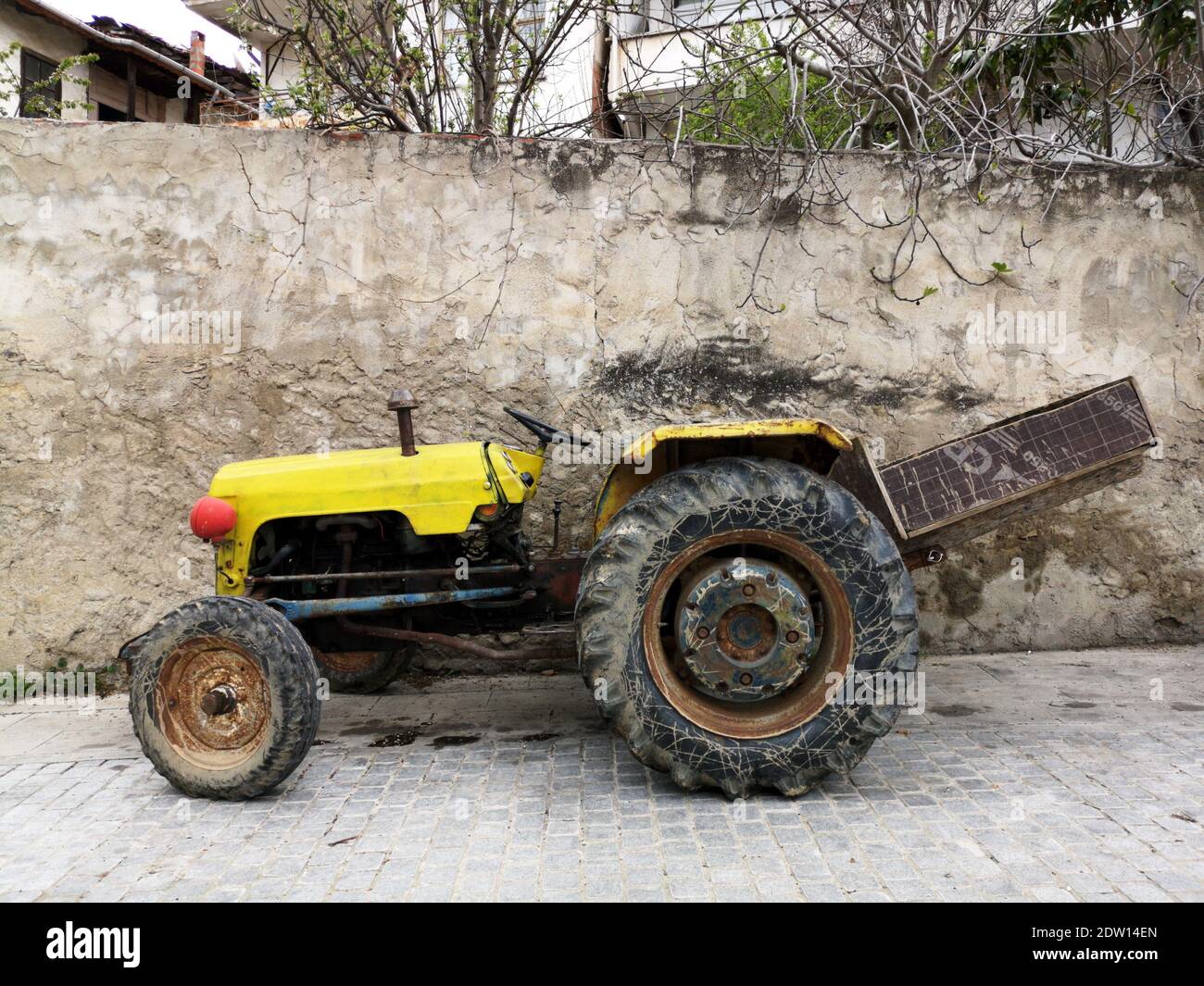 Line drive tractor hi-res stock photography and images - Alamy