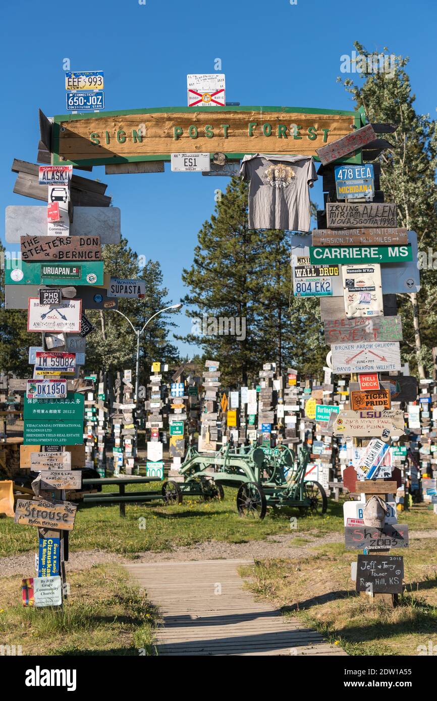 Watson Lake, Canada. 06th Dec, 2020. Thousands of town names decorate ...