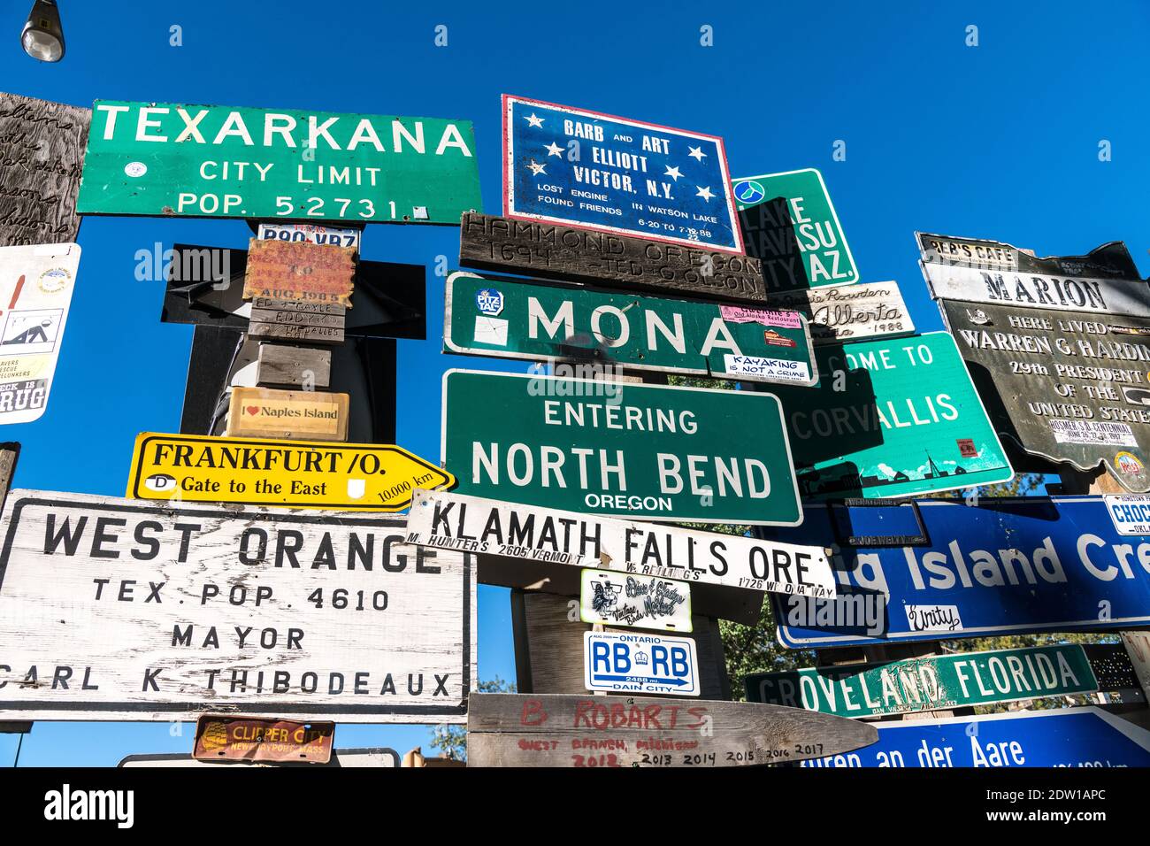 Watson Lake, Canada. 06th Dec, 2020. Thousands of town names decorate ...
