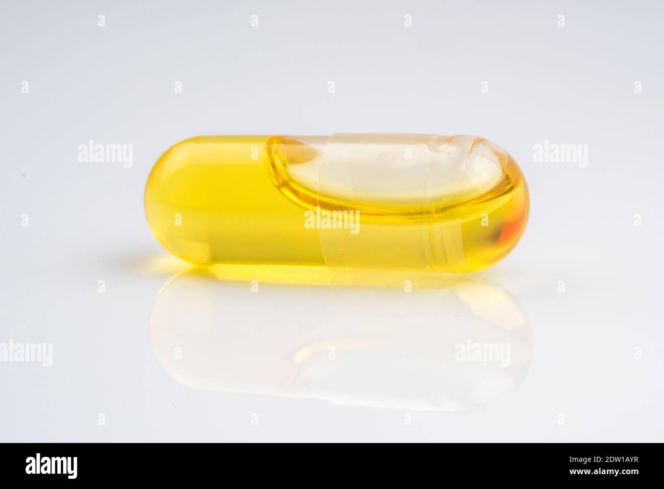 Yellow capsule hi-res stock photography and images - Alamy