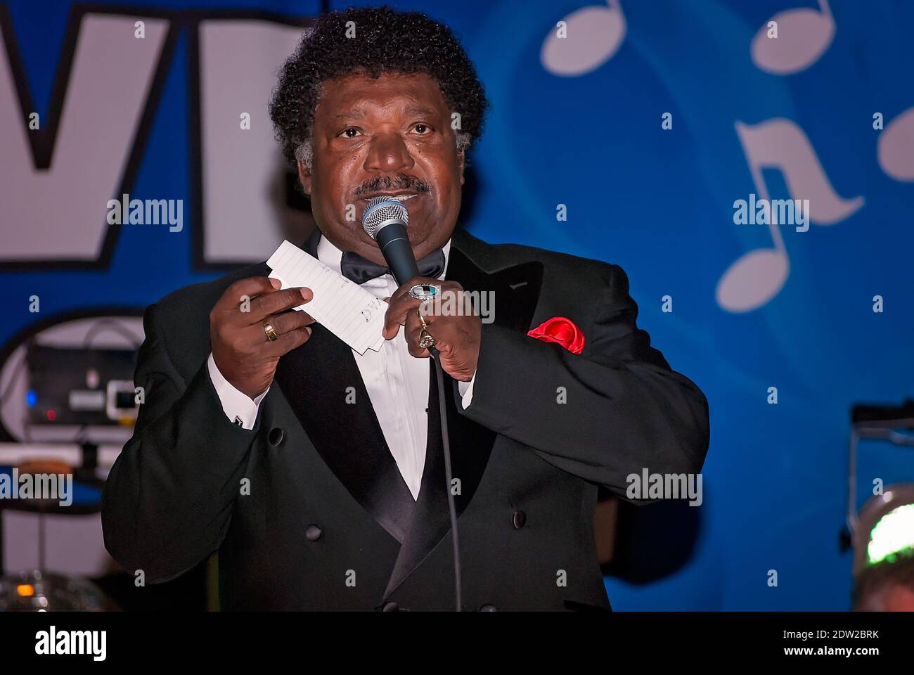 Singer performing in concert hall hi-res stock photography and images ...