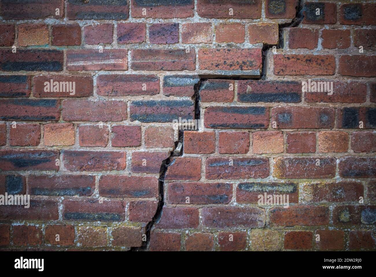 A Large Crack In An Old Red Brick Wall Stock Photo - Alamy