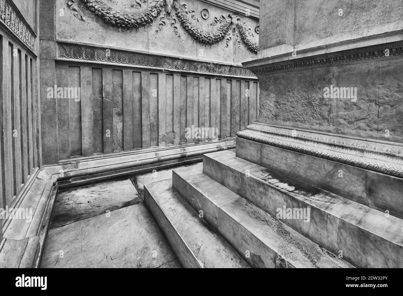 Marble staircases hi-res stock photography and images - Alamy