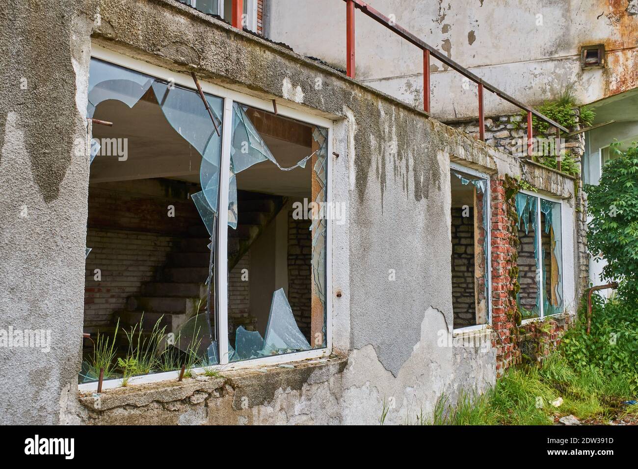 Broken damaged hotel hi-res stock photography and images - Alamy