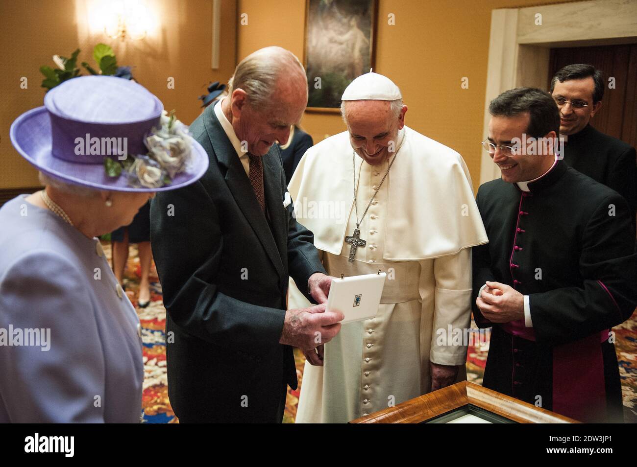 Queen Elizabeth II and her husband Prince Philip met Pope Francis for ...