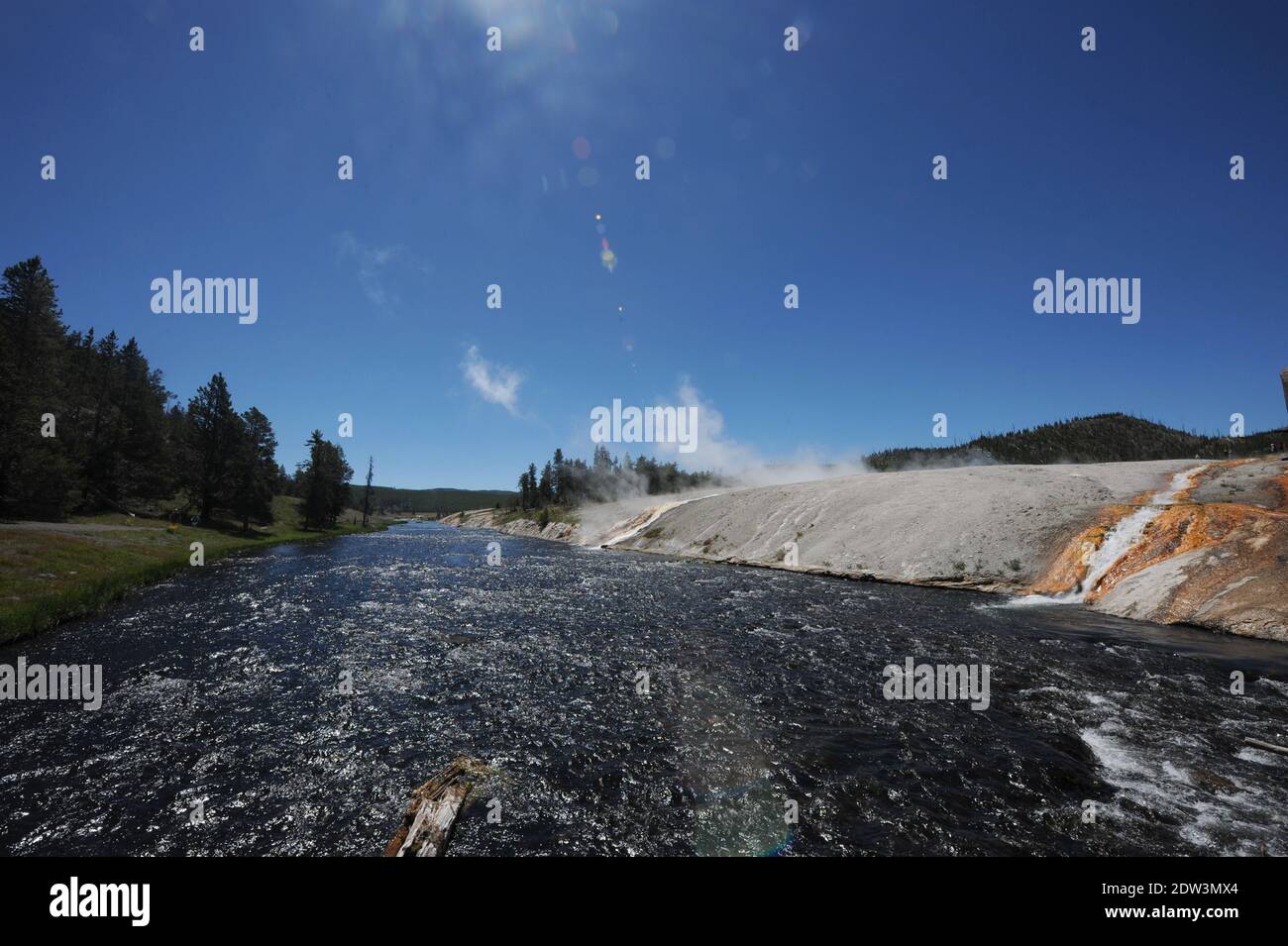 Yellowstone super volcano erupting hi-res stock photography and images ...
