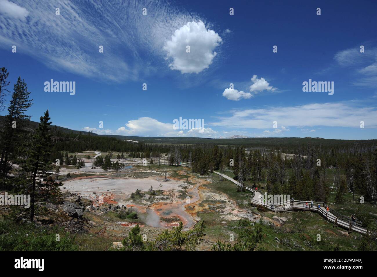 Yellowstone super volcano erupting hi-res stock photography and images ...