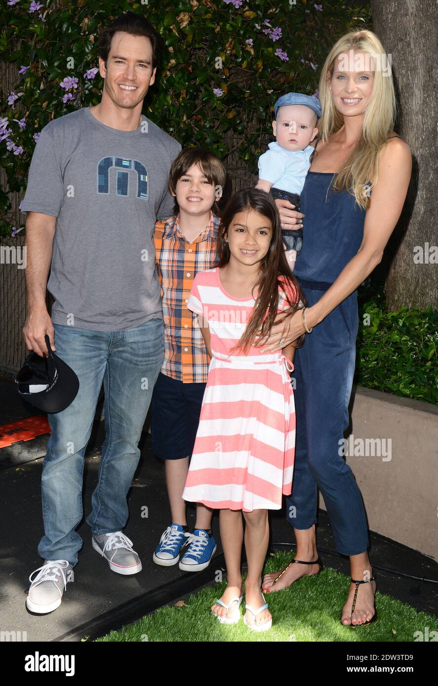 Mark Paul Gosselaar And Catriona Mcginn Mark Paul Gosselaar And Catriona Mcginn