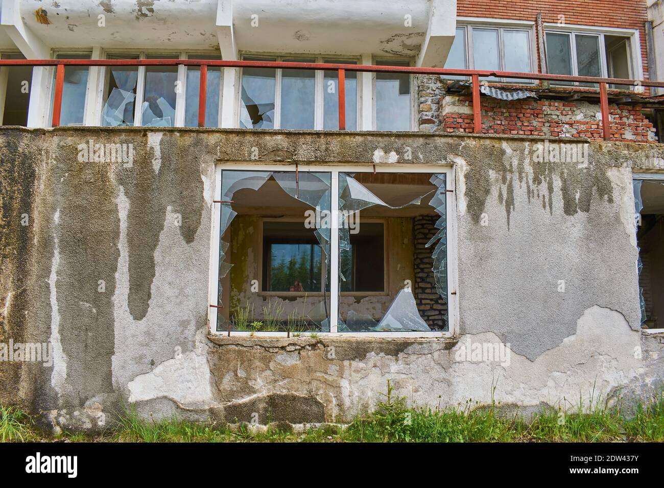 Broken damaged hotel hi-res stock photography and images - Alamy