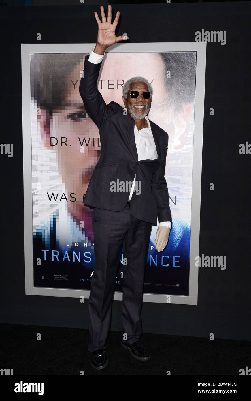 Morgan Freeman attends the premiere of Warner Bros. Pictures ...