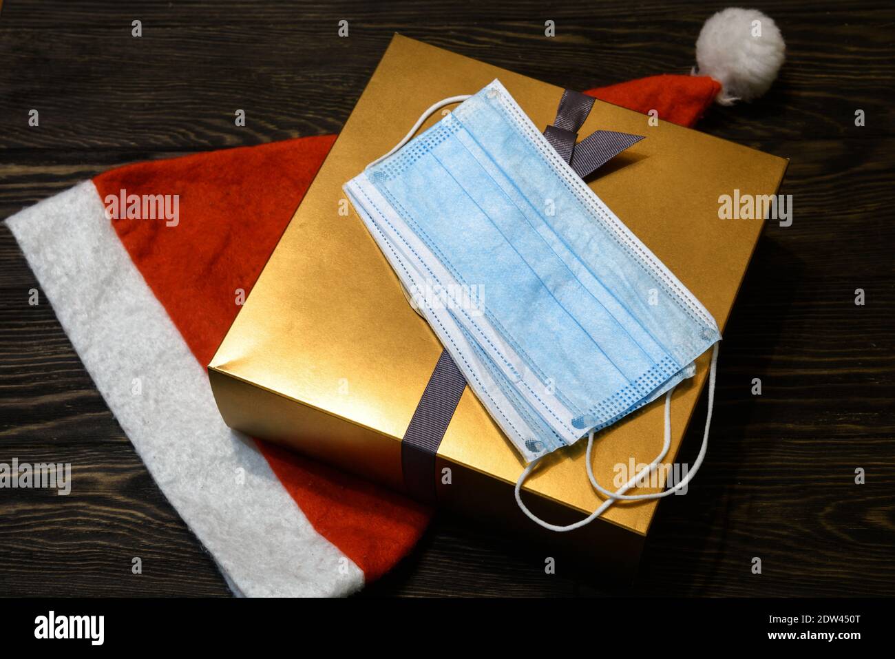 Coronavirus uk mask and happy hi-res stock photography and images - Alamy