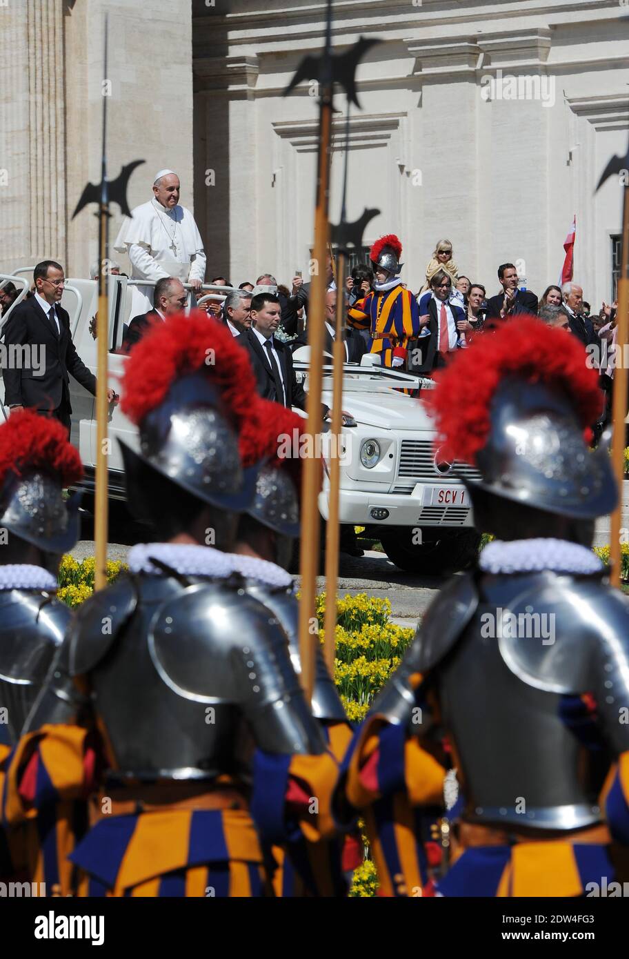 Pope Francis celebrates the Easter Holy Mass at St Peter's square at ...