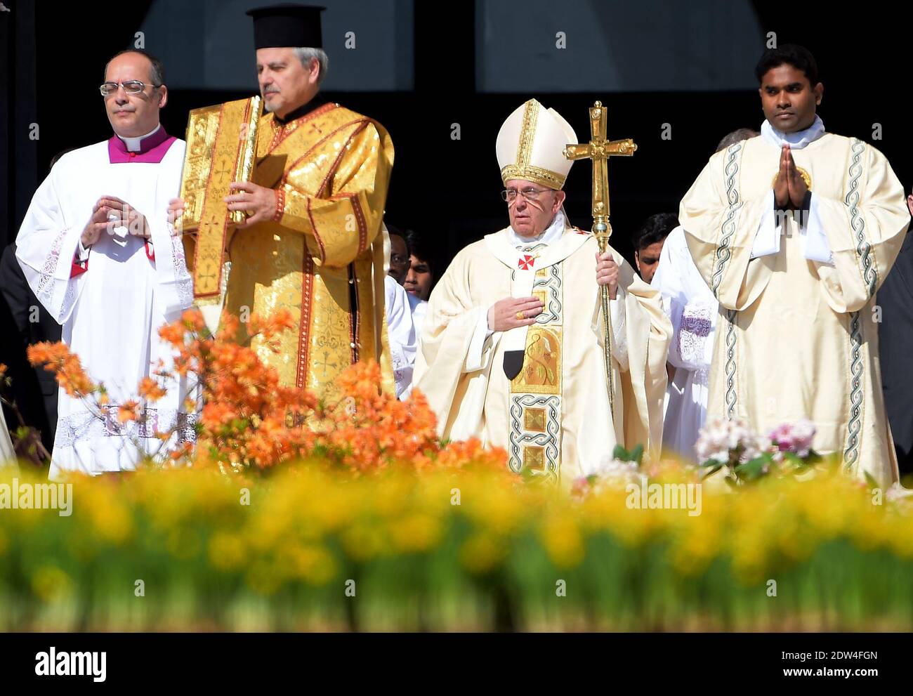 Pope Francis celebrates the Easter Holy Mass at St Peter's square at ...