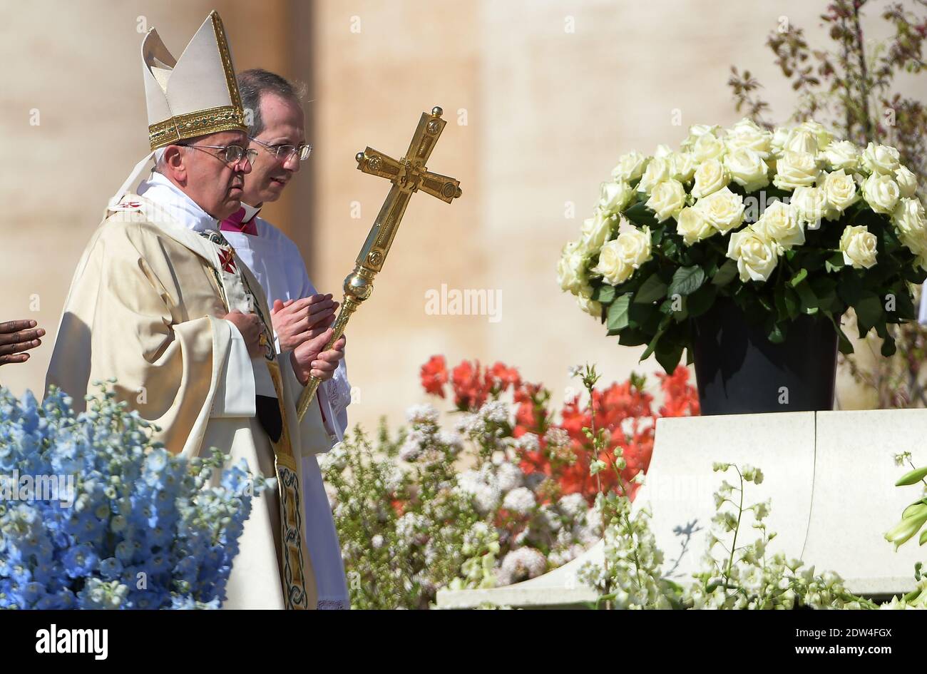 Pope Francis celebrates the Easter Holy Mass at St Peter's square at ...