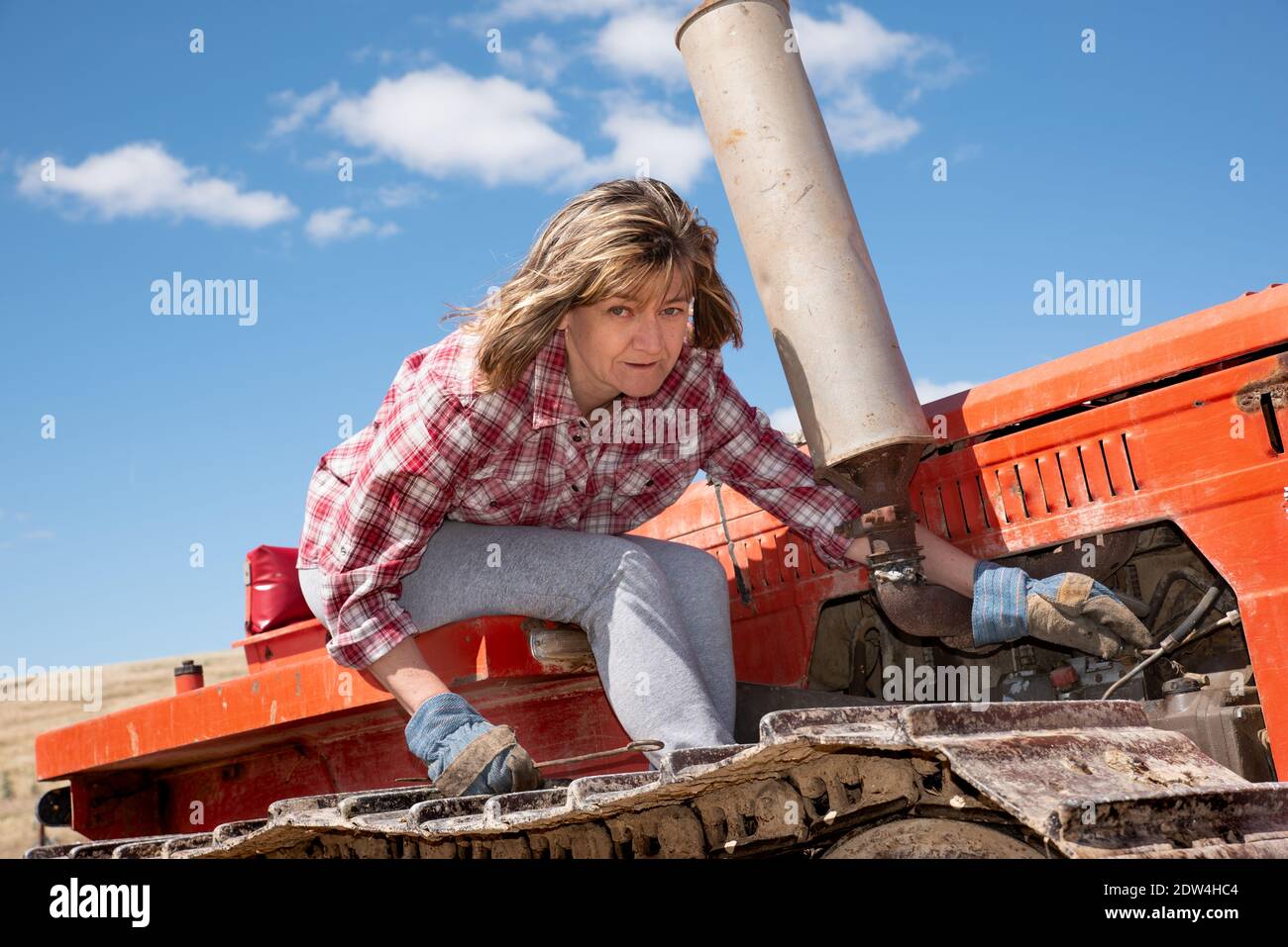Woman mechanic tractor hi-res stock photography and images - Alamy