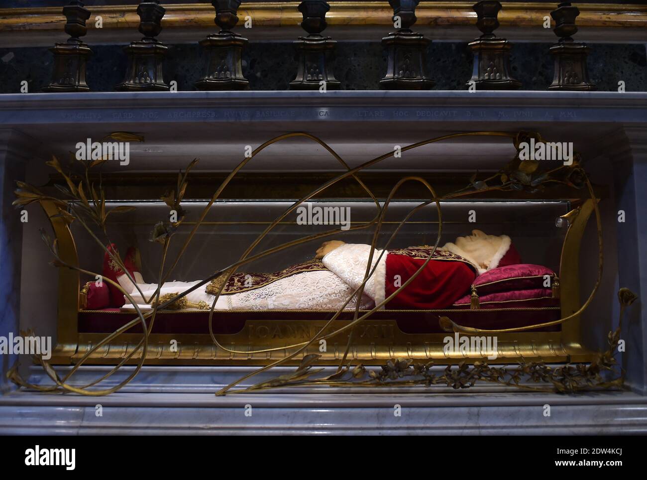 Pope John XXIII's tomb under the altar of St. Jerome in St. Peter's ...