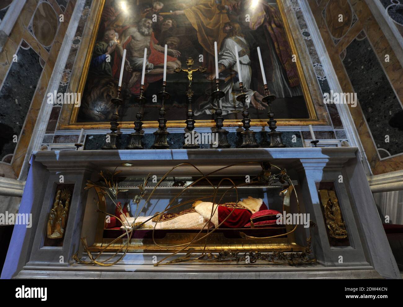 Pope saint john xxiii tomb hi-res stock photography and images - Alamy