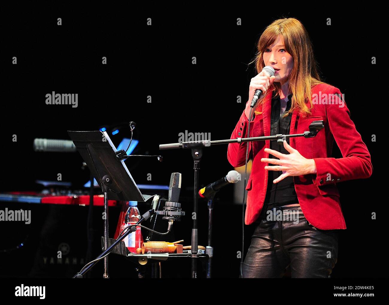 NO WEB/NO APPS - France's former first lady singer/songwriter Carla ...