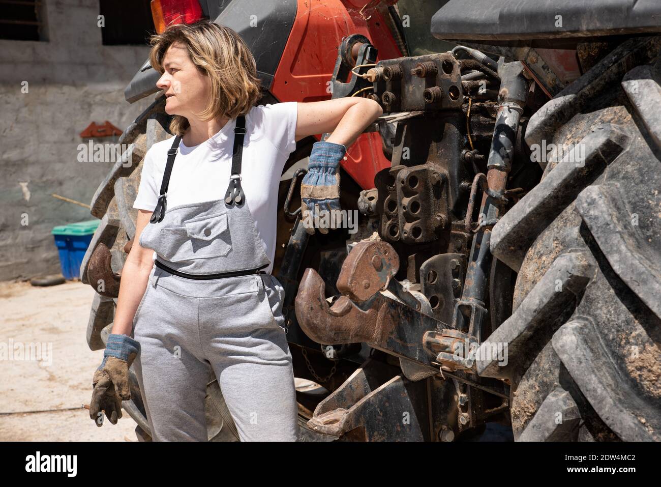 Woman mechanic tractor hi-res stock photography and images - Alamy