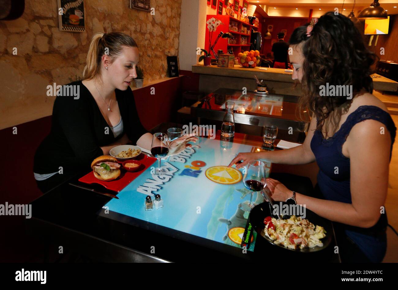 The first full digital restaurant in France Called "Max à table" has ...