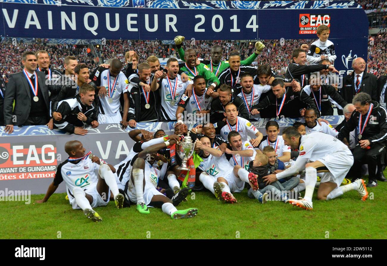 Guingamp's celebrates with the trophy after winning the French Cup ...