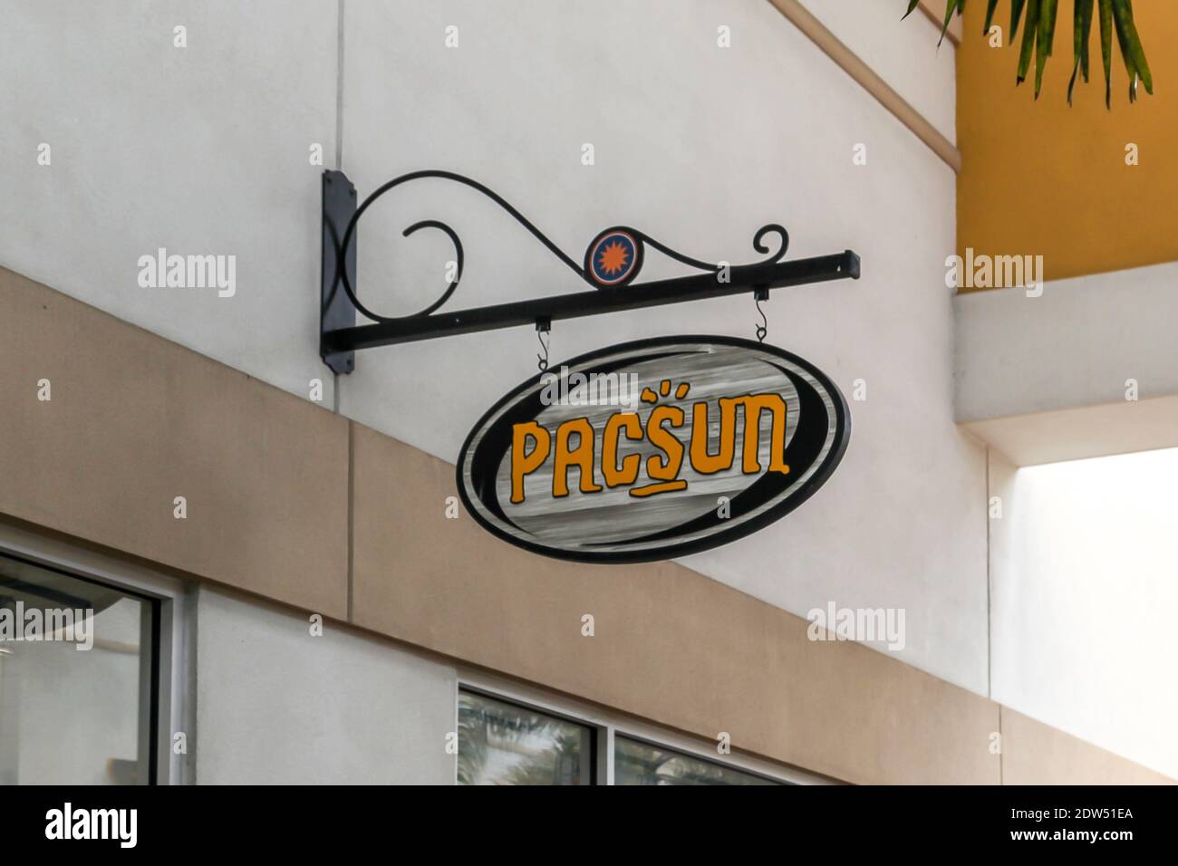 Pacsun store sign in Orlando, Florida, USA Stock Photo - Alamy