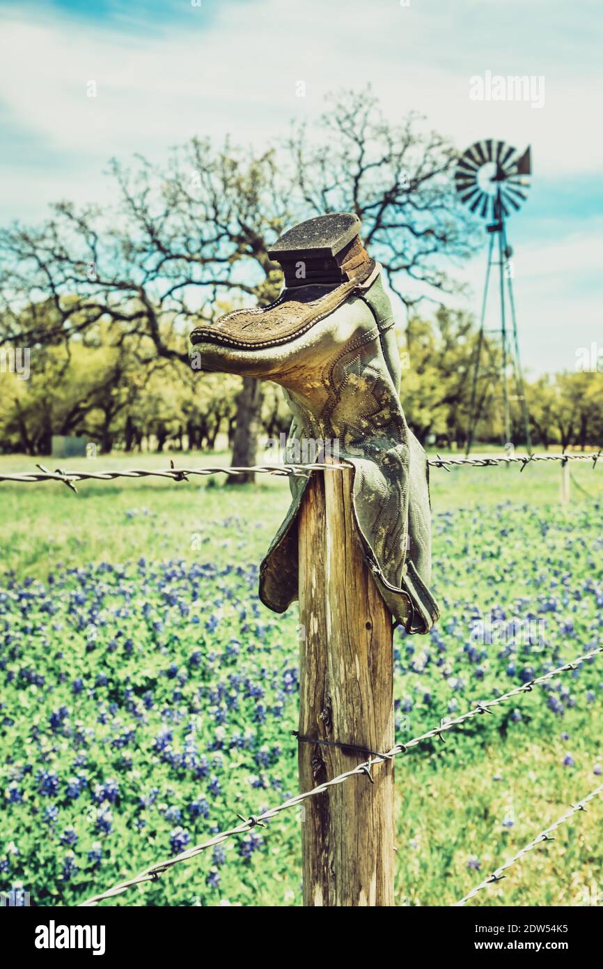 Cowboy boot on fence hi-res stock photography and images - Alamy