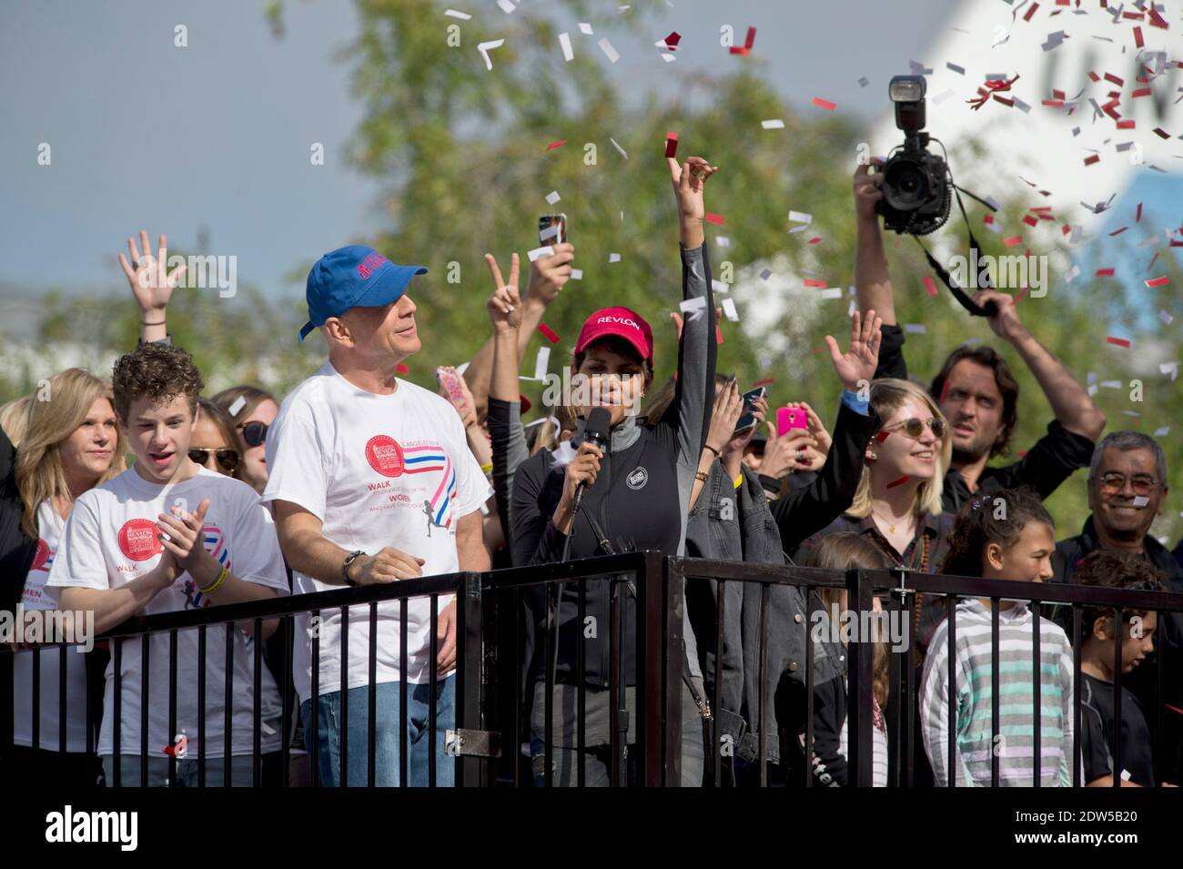 Bruce Willis and Halle Berry attend the 21st Annual EIF Revlon Run Walk ...
