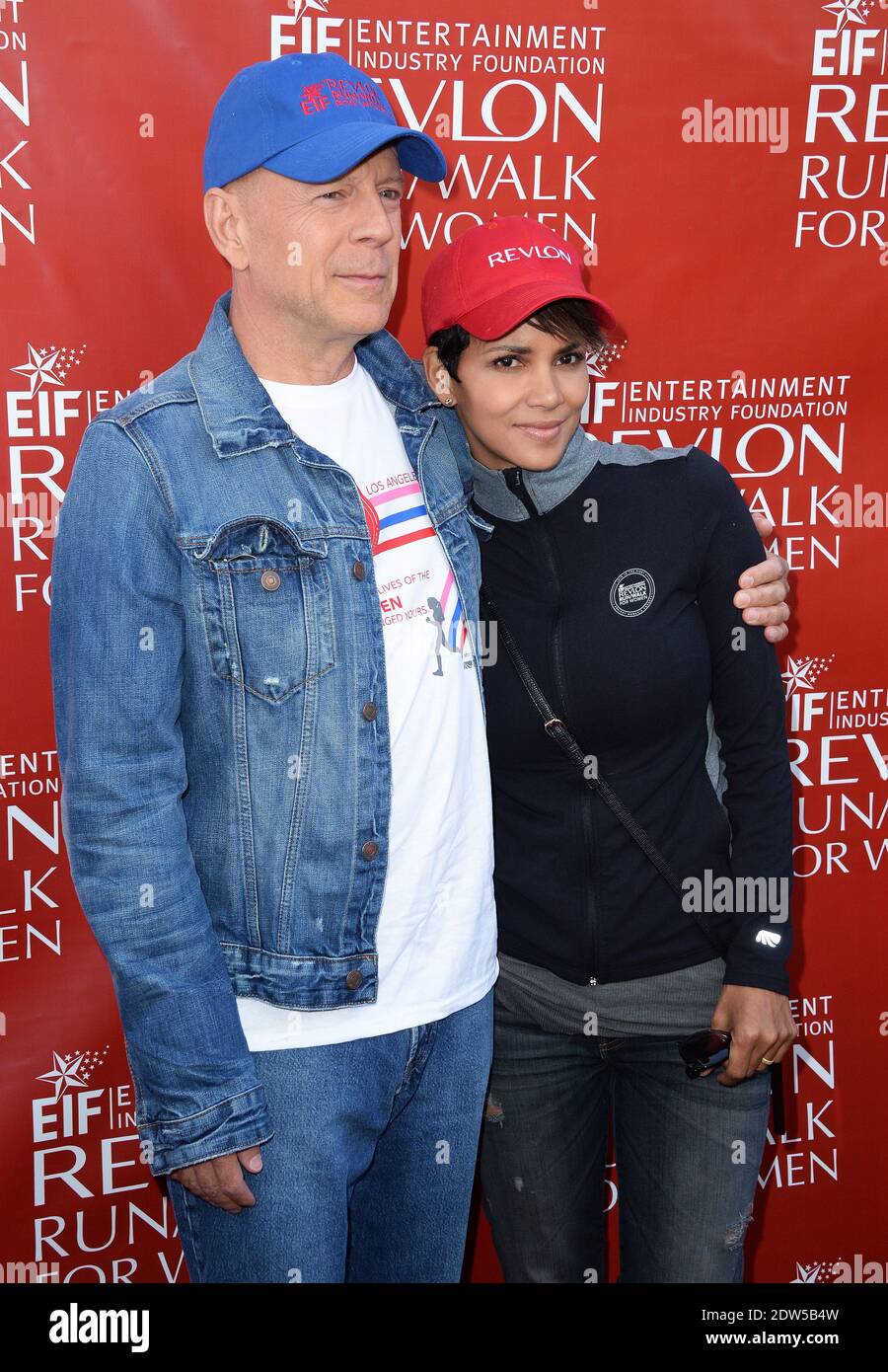 Halle berry and bruce willis hi-res stock photography and images - Alamy