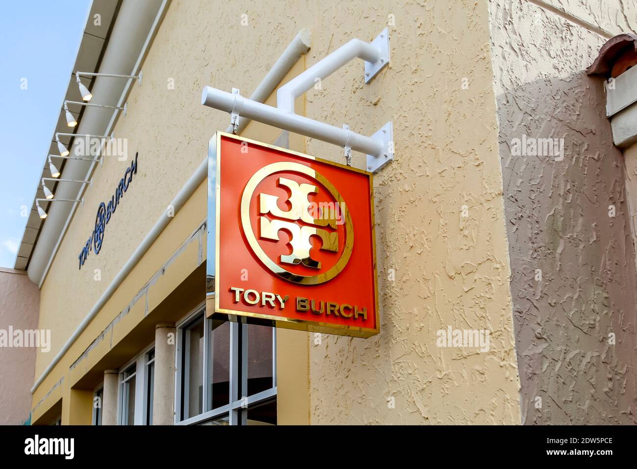 Tory burch signage hi-res stock photography and images - Alamy