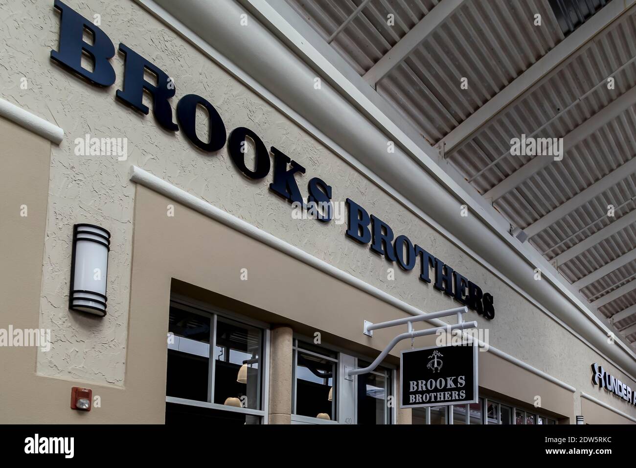 Brooks brothers sign hi-res stock photography and images - Alamy