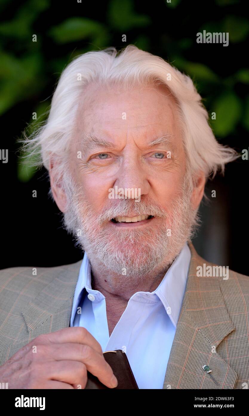 Donald Sutherland posing at the Hunger Games 3 : Mockingjay photocall ...