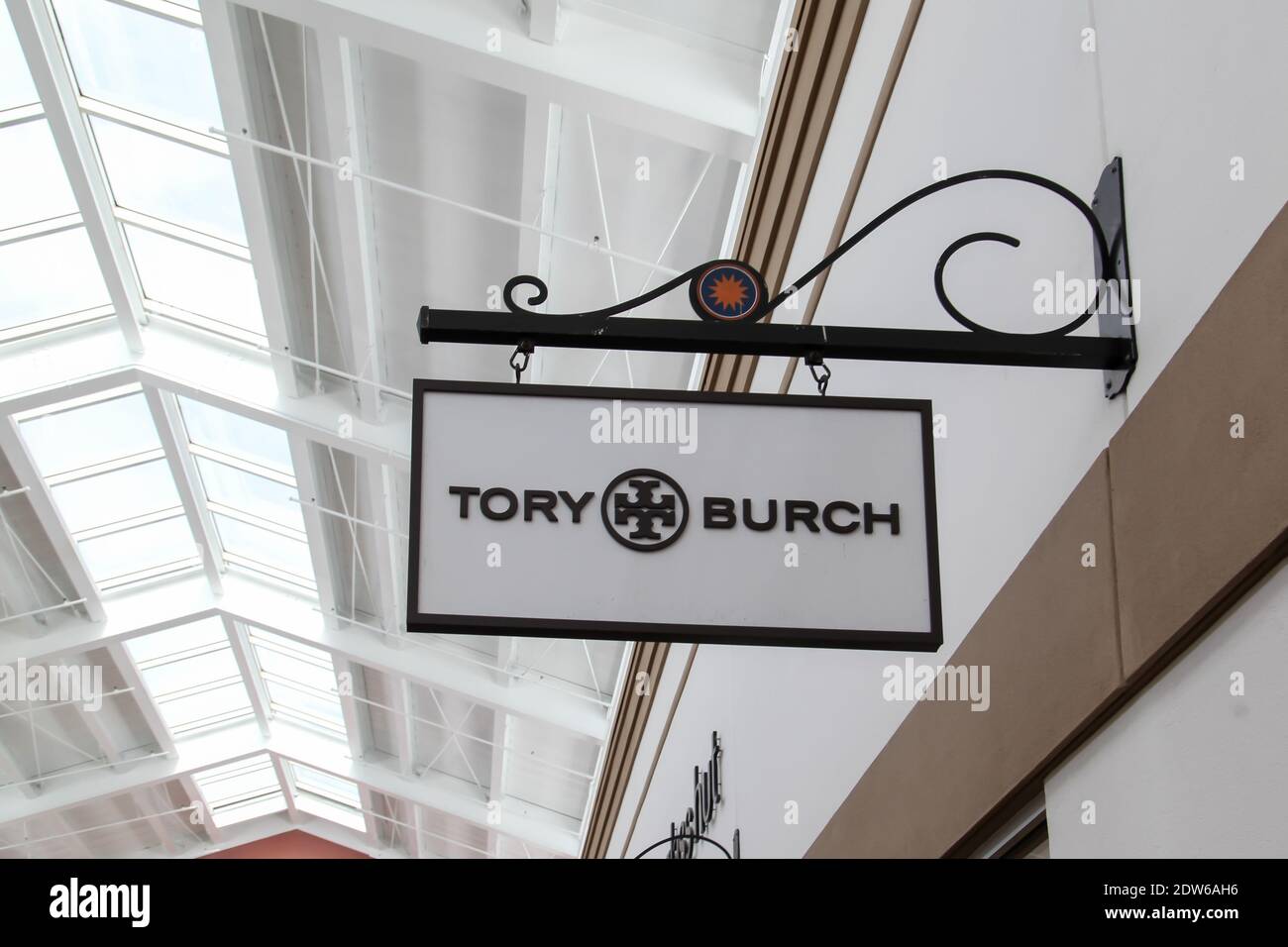 Tory burch signage hi-res stock photography and images - Alamy