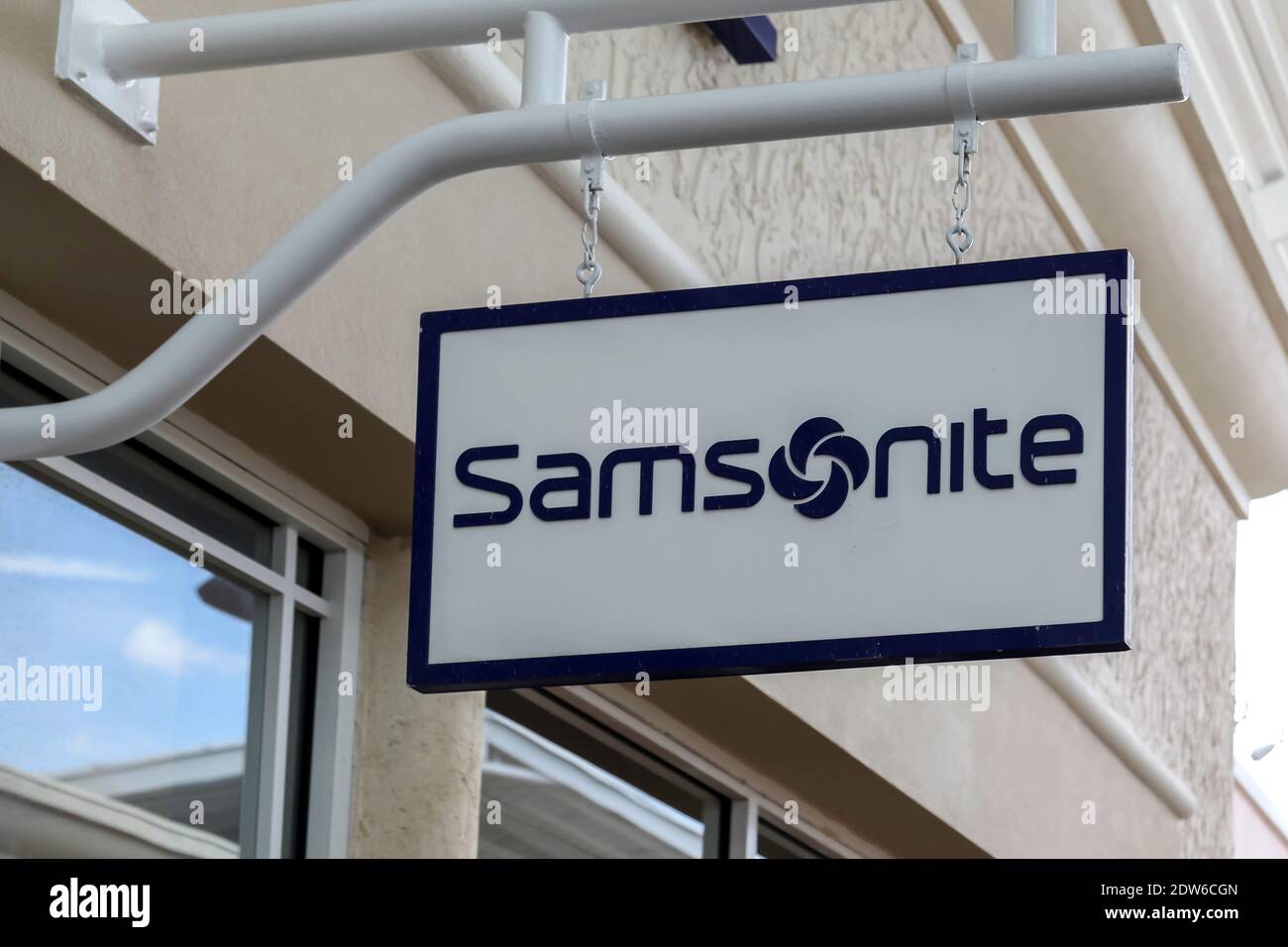 Samsonite store sign in Orlando, Florida, USA Stock Photo - Alamy