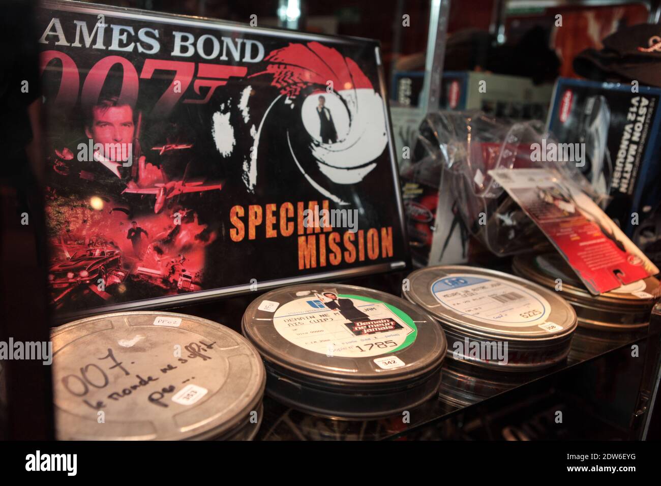 James bond memorabilia hi-res stock photography and images - Alamy