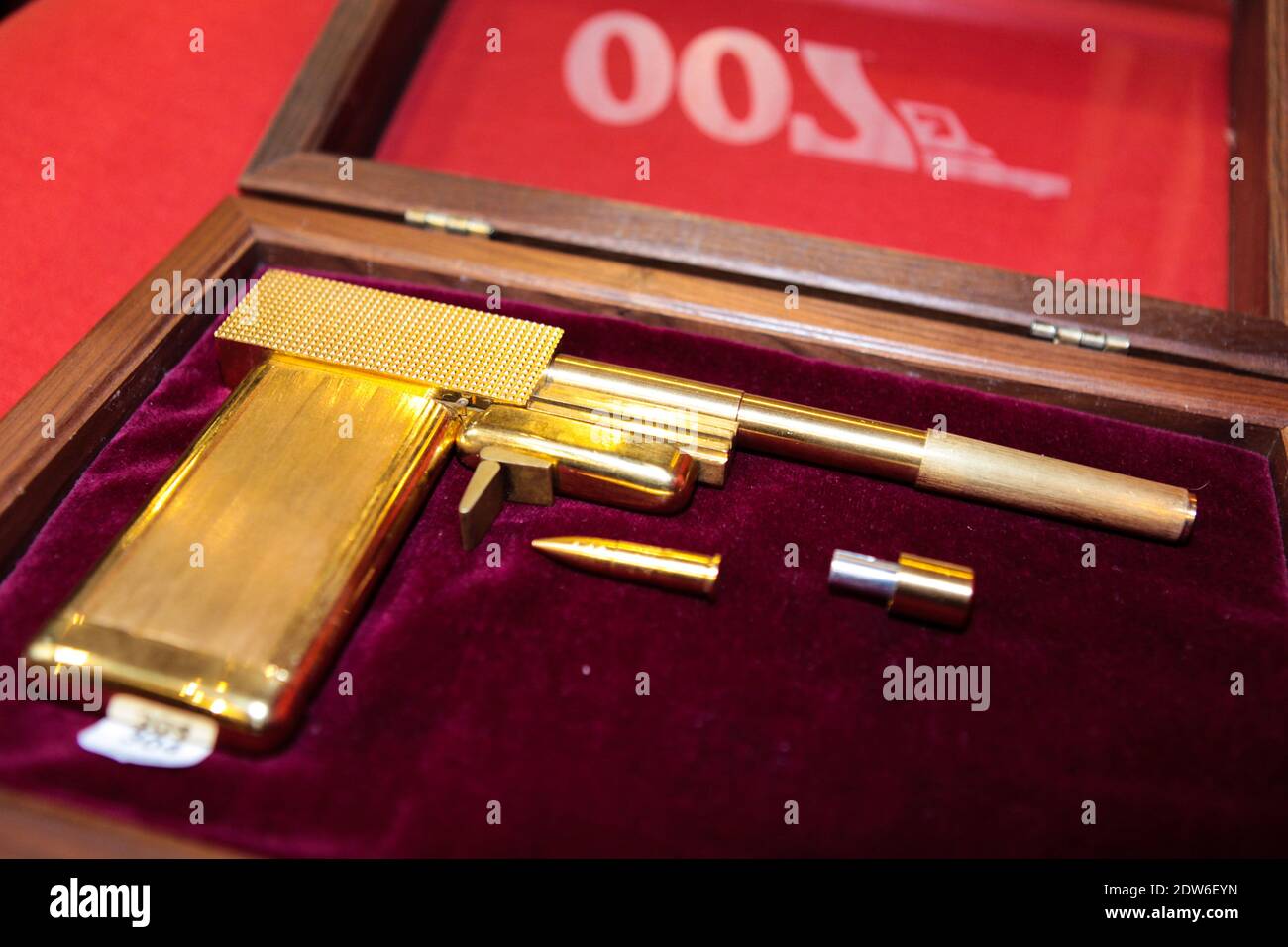 James bond memorabilia hi-res stock photography and images - Alamy