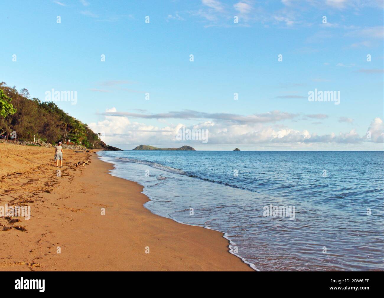 Early morning up Trinity Beach towards Palm Cove and the islands ...