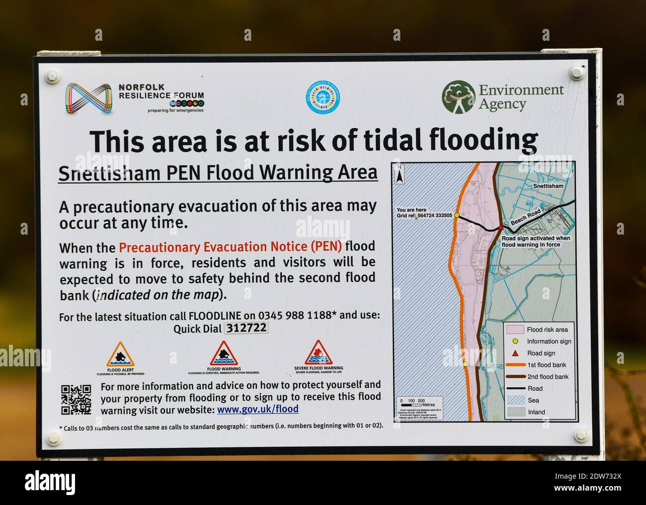 Flood warning sign hi-res stock photography and images - Alamy