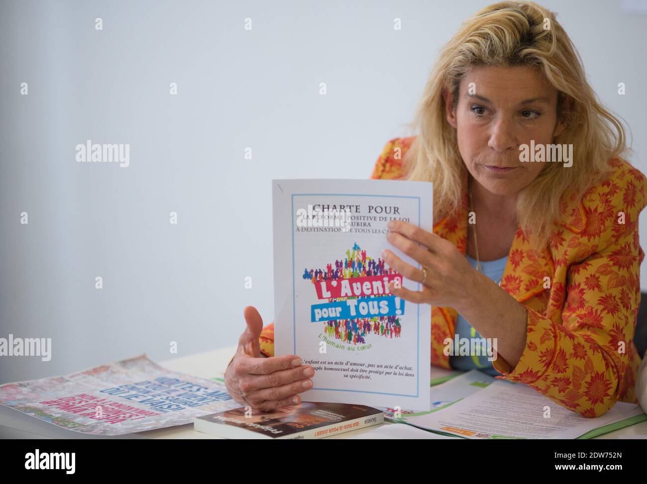 Frigide Barjot presente son nouveau mouvement 'L'avenir pour Tous' à ...