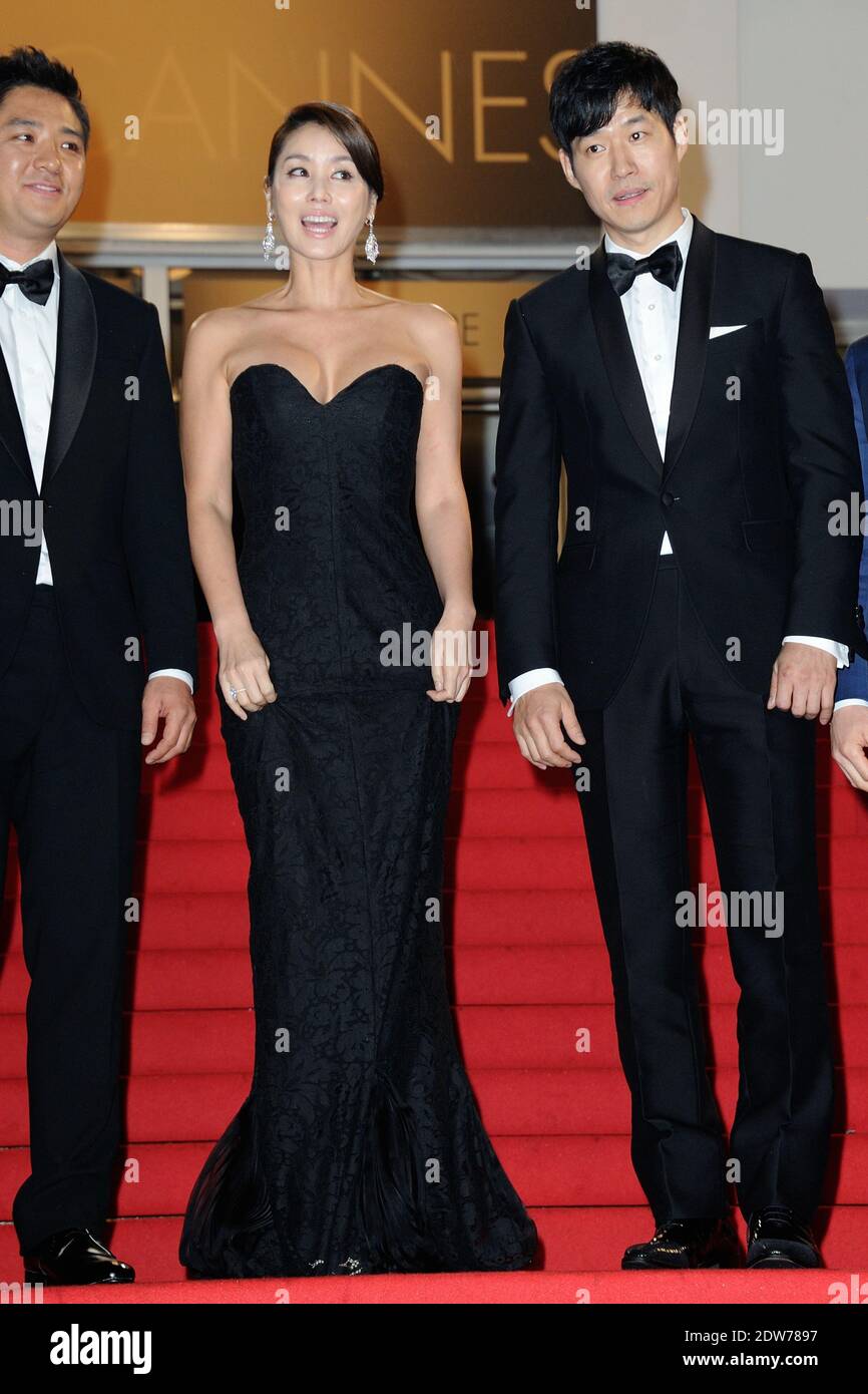 Sung-ryoung Kim and Jun-sang Yu arriving at the Palais des Festivals ...