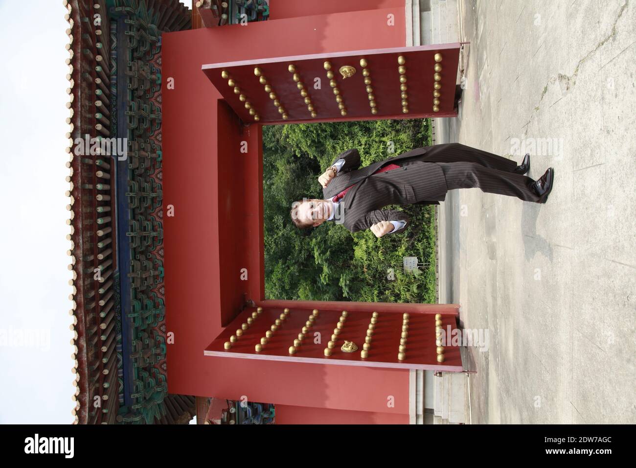 Jean-Claude Van Damme poses in front of the Chinese Palace in Guangzhou ...