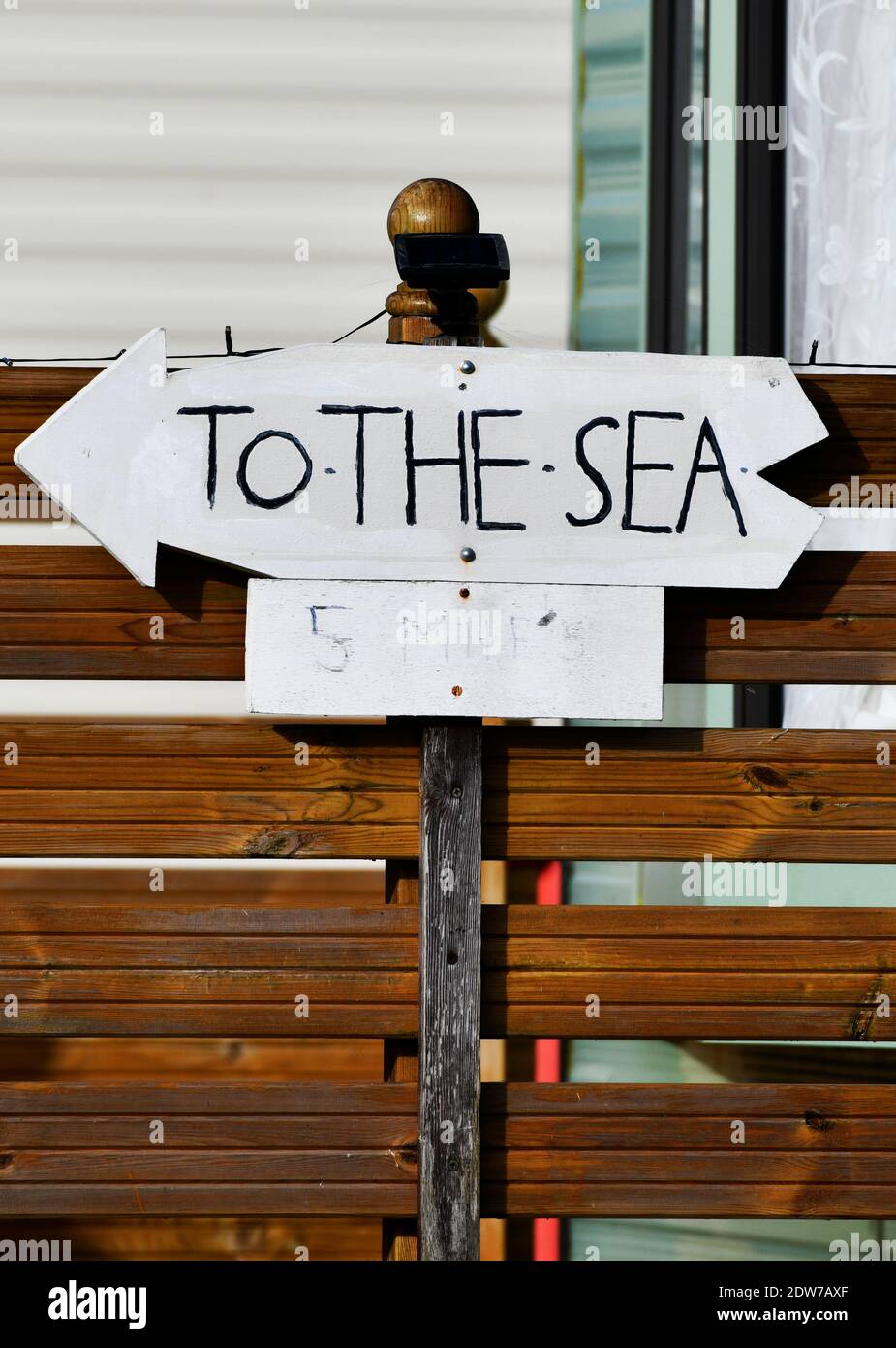 To the sea sign Stock Photo - Alamy